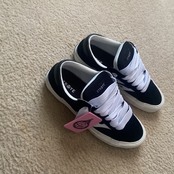 Straye | Shoes | Never Worn Size 3 Straye Logan Puffs Black | Poshmark